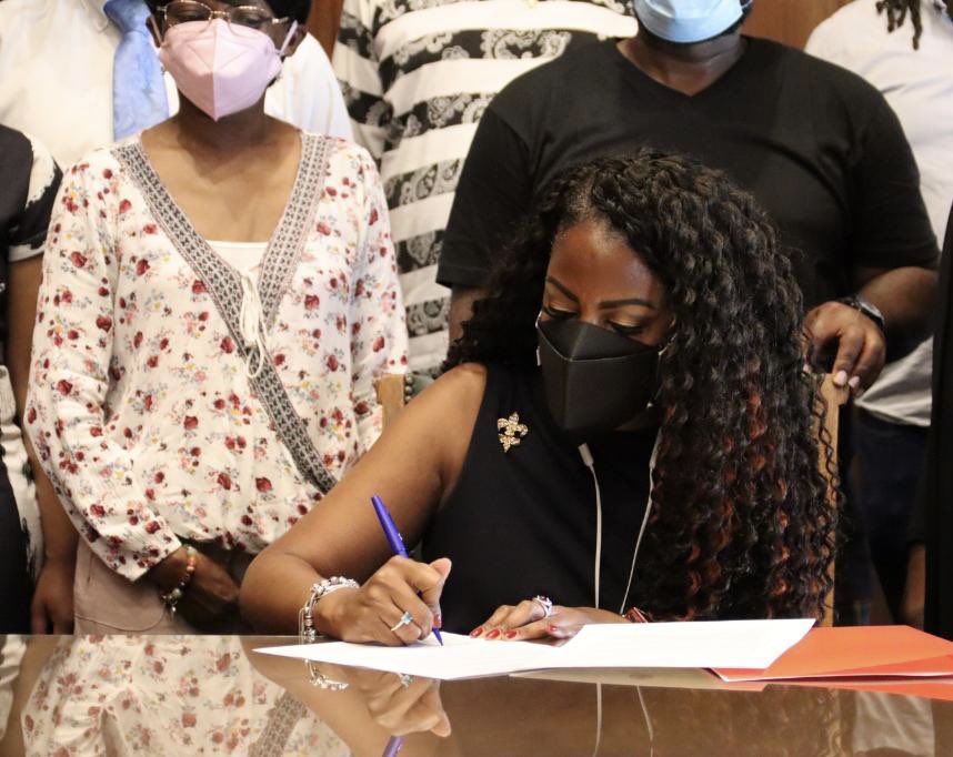 Jones signs executive order banning no-knock search warrants – MetroSTL.com